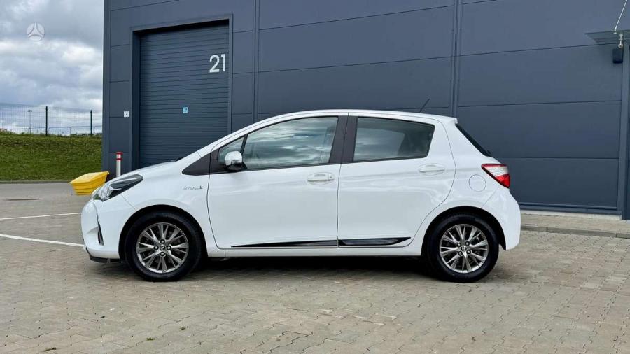 White Toyota Yaris 2019 in Vilnius, with an engine capacity of 1.50 L and mileage of 91 thousand km for 12990 €, photo 9 on AUTOMOTO.COM.LV