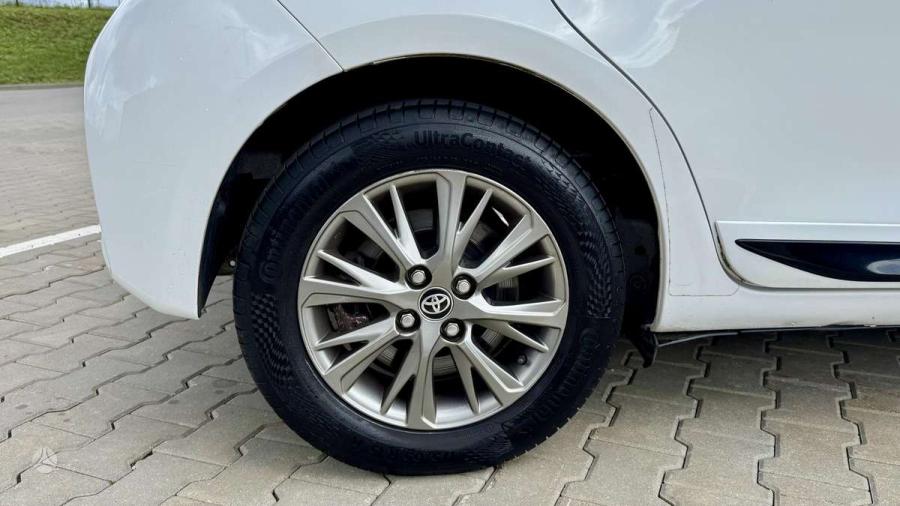 White Toyota Yaris 2019 in Vilnius, with an engine capacity of 1.50 L and mileage of 91 thousand km for 12990 €, photo 12 on AUTOMOTO.COM.LV