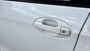 White Toyota Yaris 2019 in Vilnius, with an engine capacity of 1.50 L and mileage of 91 thousand km for 12990 €, photo 13 on AUTOMOTO.COM.LV