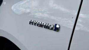 White Toyota Yaris 2019 in Vilnius, with an engine capacity of 1.50 L and mileage of 91 thousand km for 12990 €, photo 14 on AUTOMOTO.COM.LV