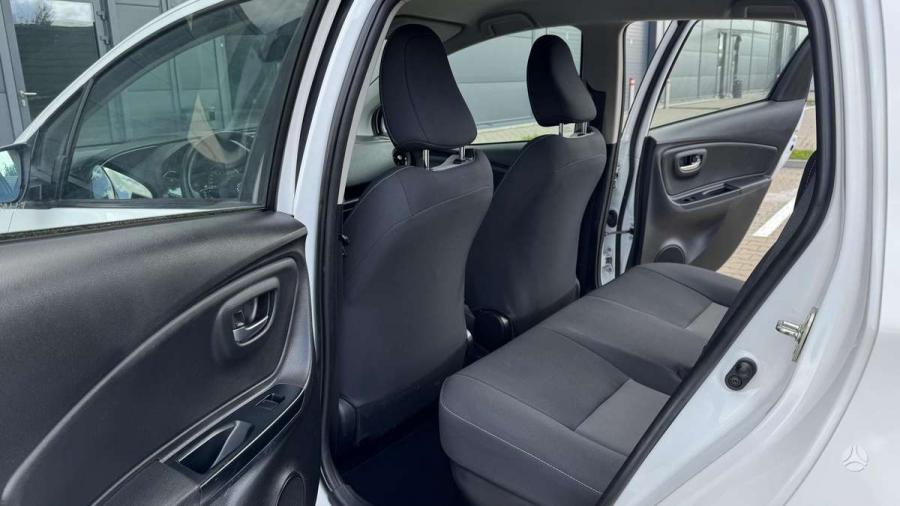 White Toyota Yaris 2019 in Vilnius, with an engine capacity of 1.50 L and mileage of 91 thousand km for 12990 €, photo 19 on AUTOMOTO.COM.LV