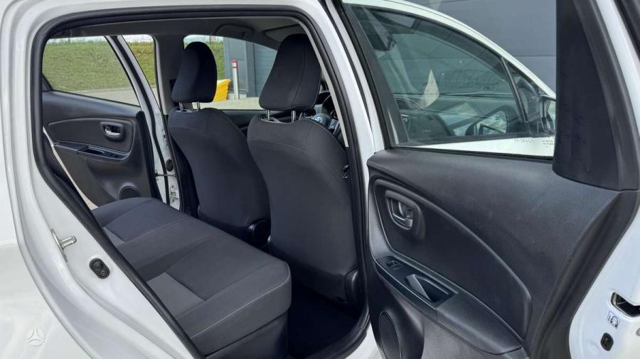 White Toyota Yaris 2019 in Vilnius, with an engine capacity of 1.50 L and mileage of 91 thousand km for 12990 €, photo 20 on AUTOMOTO.COM.LV