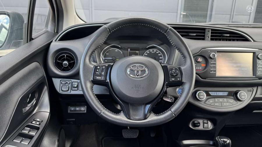 White Toyota Yaris 2019 in Vilnius, with an engine capacity of 1.50 L and mileage of 91 thousand km for 12990 €, photo 24 on AUTOMOTO.COM.LV