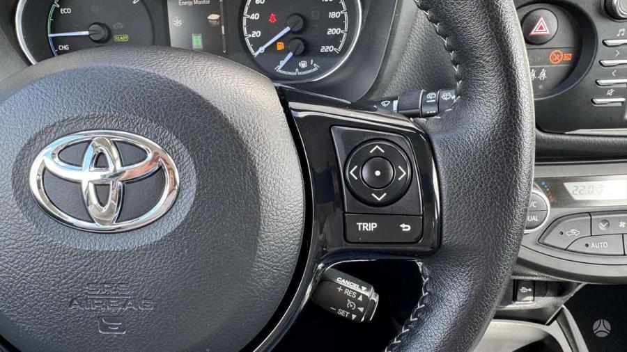 White Toyota Yaris 2019 in Vilnius, with an engine capacity of 1.50 L and mileage of 91 thousand km for 12990 €, photo 26 on AUTOMOTO.COM.LV