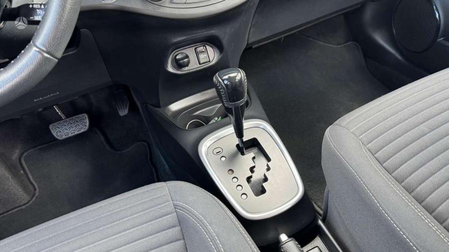 White Toyota Yaris 2019 in Vilnius, with an engine capacity of 1.50 L and mileage of 91 thousand km for 12990 €, photo 27 on AUTOMOTO.COM.LV