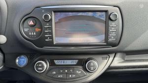 White Toyota Yaris 2019 in Vilnius, with an engine capacity of 1.50 L and mileage of 91 thousand km for 12990 €, photo 30 on AUTOMOTO.COM.LV