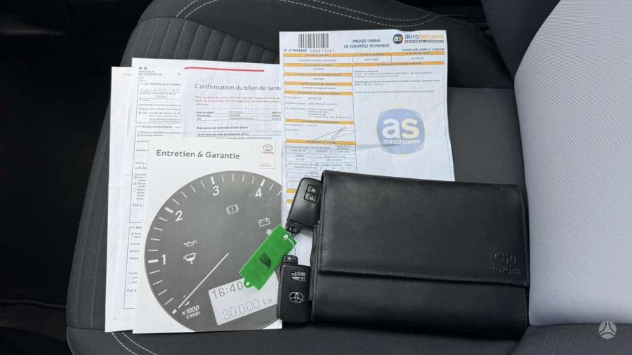 White Toyota Yaris 2019 in Vilnius, with an engine capacity of 1.50 L and mileage of 91 thousand km for 12990 €, photo 34 on AUTOMOTO.COM.LV