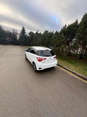 White Toyota Yaris 2020 in Silute, with an engine capacity of 1.50 L and mileage of 60 thousand km for 11900 €, photo 5 on AUTOMOTO.COM.LV