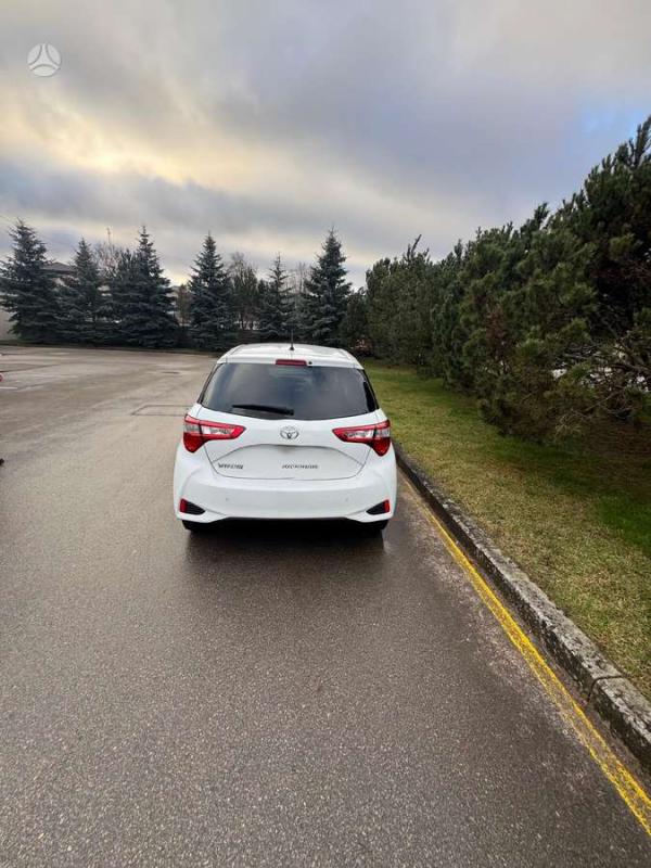 White Toyota Yaris 2020 in Silute, with an engine capacity of 1.50 L and mileage of 60 thousand km for 11900 €, photo 6 on AUTOMOTO.COM.LV
