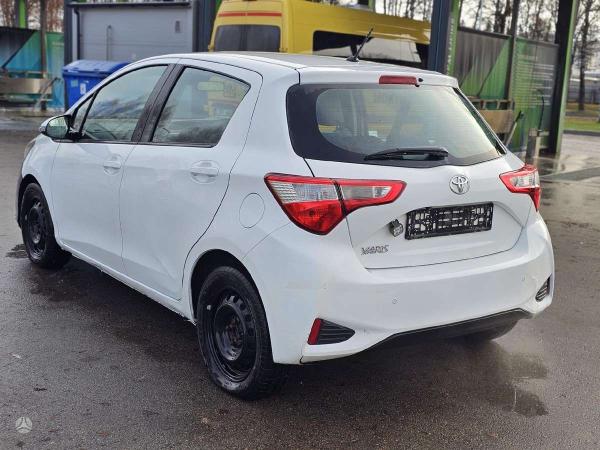 White Toyota Yaris 2020 in Rokiskis, with an engine capacity of 1.50 L and mileage of 174 thousand km for 4150 €, photo 2 on AUTOMOTO.COM.LV