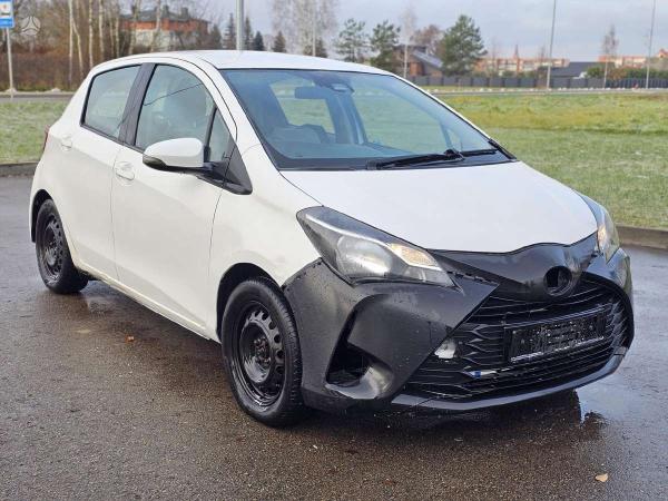 White Toyota Yaris 2020 in Rokiskis, with an engine capacity of 1.50 L and mileage of 174 thousand km for 4150 €, photo 4 on AUTOMOTO.COM.LV