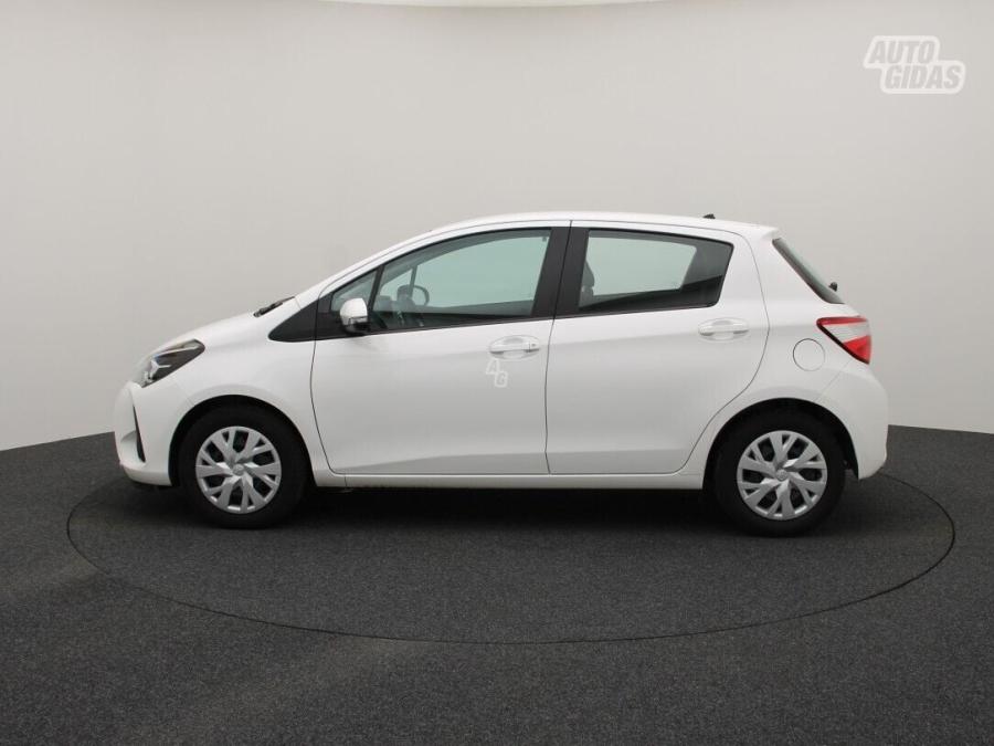White Toyota Yaris 2020 in Vilnius, with an engine capacity of 1.00 L and mileage of 79 thousand km for 10699 €, photo 6 on AUTOMOTO.COM.LV