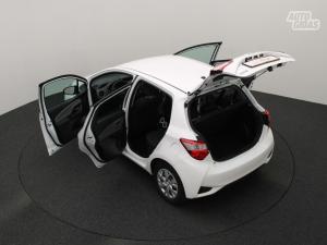 White Toyota Yaris 2020 in Vilnius, with an engine capacity of 1.00 L and mileage of 79 thousand km for 10699 €, photo 13 on AUTOMOTO.COM.LV