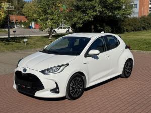 Balts Toyota Yaris 2020 Viļņa, ar dzinēja tilpumu 1.50 L un nobraukumu 211 tūkst. km par 11950 €, foto  vietnē AUTOMOTO.COM.LV