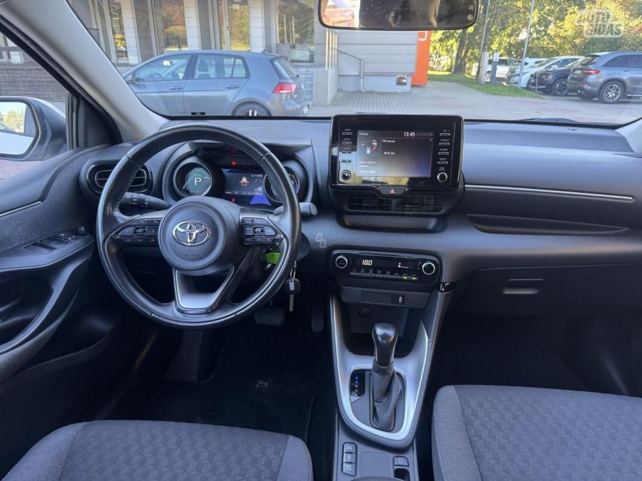 Balts Toyota Yaris 2020 Viļņa, ar dzinēja tilpumu 1.50 L un nobraukumu 211 tūkst. km par 11950 €, foto 30 vietnē AUTOMOTO.COM.LV