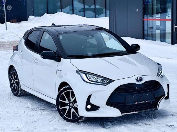 White Toyota Yaris 2020 in Siauliai, with an engine capacity of 1.50 L and mileage of 39 thousand km for 17450 €, photo 1 on AUTOMOTO.COM.LV