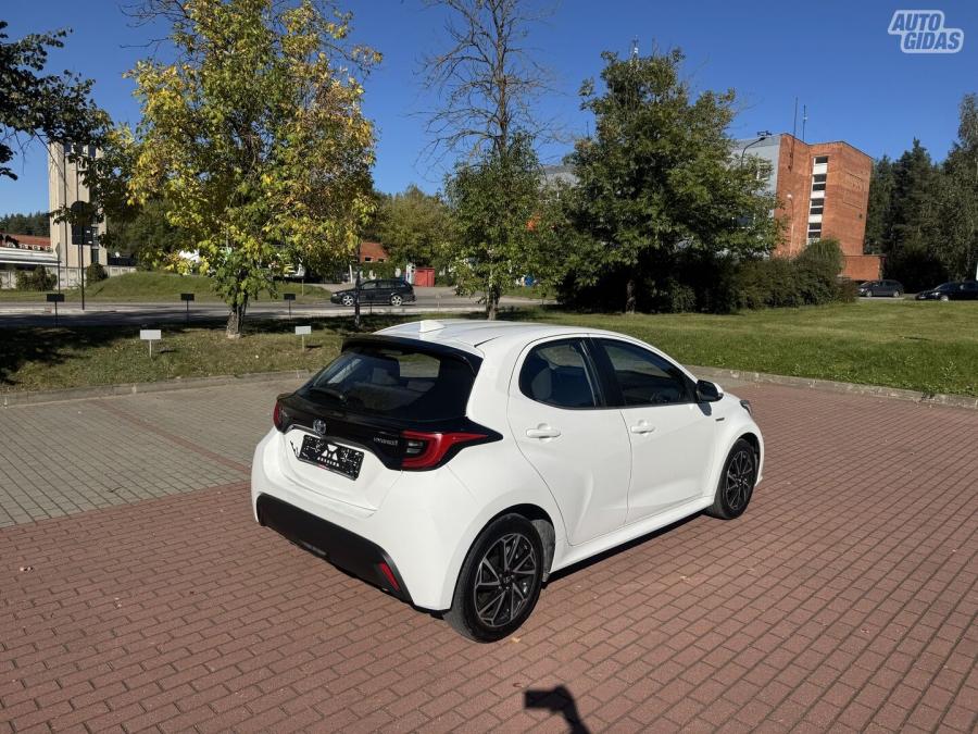 White Toyota Yaris 2020 in Vilnius, with an engine capacity of 1.50 L and mileage of 211 thousand km for 12550 €, photo 8 on AUTOMOTO.COM.LV