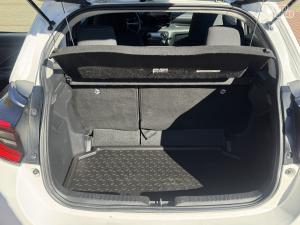 White Toyota Yaris 2020 in Vilnius, with an engine capacity of 1.50 L and mileage of 211 thousand km for 12550 €, photo 9 on AUTOMOTO.COM.LV