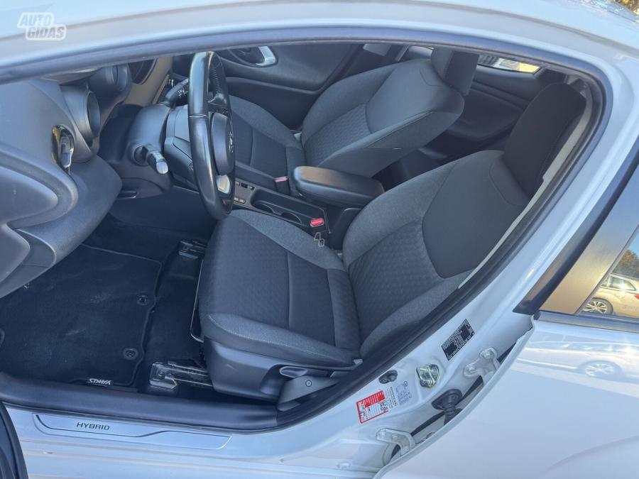 White Toyota Yaris 2020 in Vilnius, with an engine capacity of 1.50 L and mileage of 211 thousand km for 12550 €, photo 14 on AUTOMOTO.COM.LV