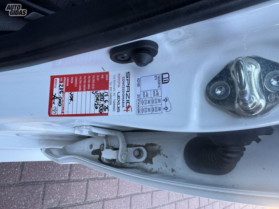 White Toyota Yaris 2020 in Vilnius, with an engine capacity of 1.50 L and mileage of 211 thousand km for 12550 €, photo 15 on AUTOMOTO.COM.LV