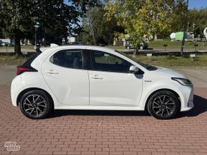 White Toyota Yaris 2020 in Vilnius, with an engine capacity of 1.50 L and mileage of 211 thousand km for 12550 €, photo 18 on AUTOMOTO.COM.LV