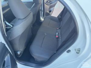 White Toyota Yaris 2020 in Vilnius, with an engine capacity of 1.50 L and mileage of 211 thousand km for 12550 €, photo 19 on AUTOMOTO.COM.LV