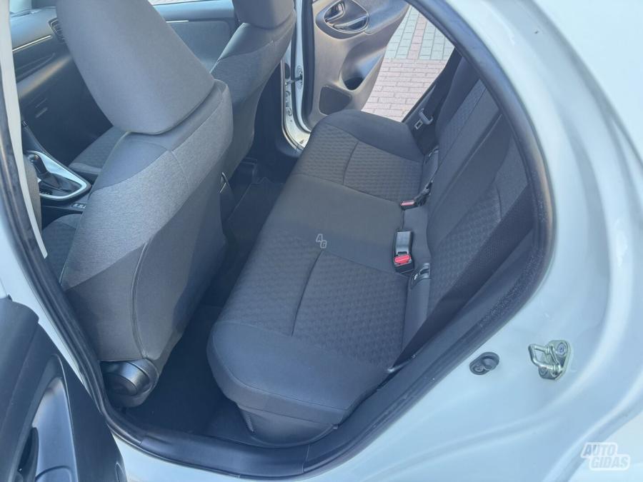 White Toyota Yaris 2020 in Vilnius, with an engine capacity of 1.50 L and mileage of 211 thousand km for 12550 €, photo 19 on AUTOMOTO.COM.LV