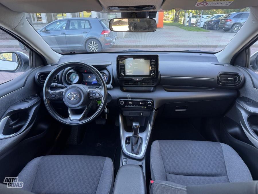 White Toyota Yaris 2020 in Vilnius, with an engine capacity of 1.50 L and mileage of 211 thousand km for 12550 €, photo 21 on AUTOMOTO.COM.LV