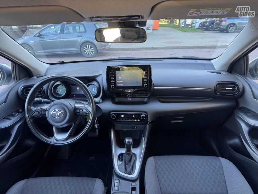 White Toyota Yaris 2020 in Vilnius, with an engine capacity of 1.50 L and mileage of 211 thousand km for 12550 €, photo 23 on AUTOMOTO.COM.LV