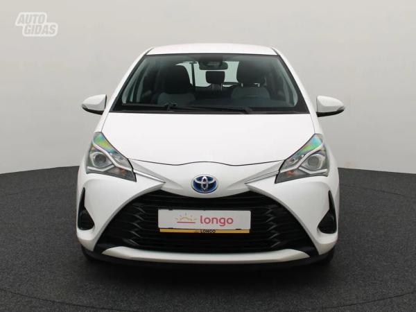White Toyota Yaris 2020 in Vilnius, with an engine capacity of 1.50 L and mileage of 166 thousand km for 12199 €, photo 3 on AUTOMOTO.COM.LV