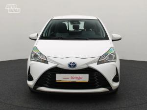 White Toyota Yaris 2020 in Vilnius, with an engine capacity of 1.50 L and mileage of 166 thousand km for 12199 €, photo 4 on AUTOMOTO.COM.LV