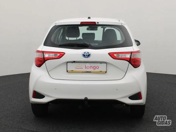White Toyota Yaris 2020 in Vilnius, with an engine capacity of 1.50 L and mileage of 166 thousand km for 12199 €, photo 5 on AUTOMOTO.COM.LV