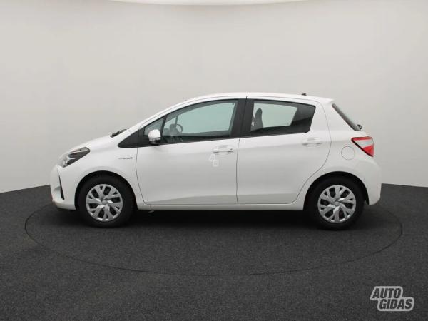 White Toyota Yaris 2020 in Vilnius, with an engine capacity of 1.50 L and mileage of 166 thousand km for 12199 €, photo 6 on AUTOMOTO.COM.LV