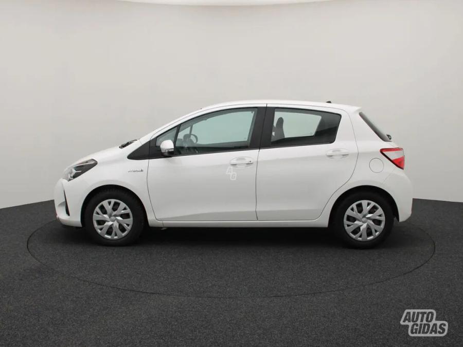 White Toyota Yaris 2020 in Vilnius, with an engine capacity of 1.50 L and mileage of 166 thousand km for 12199 €, photo 7 on AUTOMOTO.COM.LV