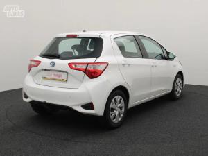 White Toyota Yaris 2020 in Vilnius, with an engine capacity of 1.50 L and mileage of 166 thousand km for 12199 €, photo 9 on AUTOMOTO.COM.LV