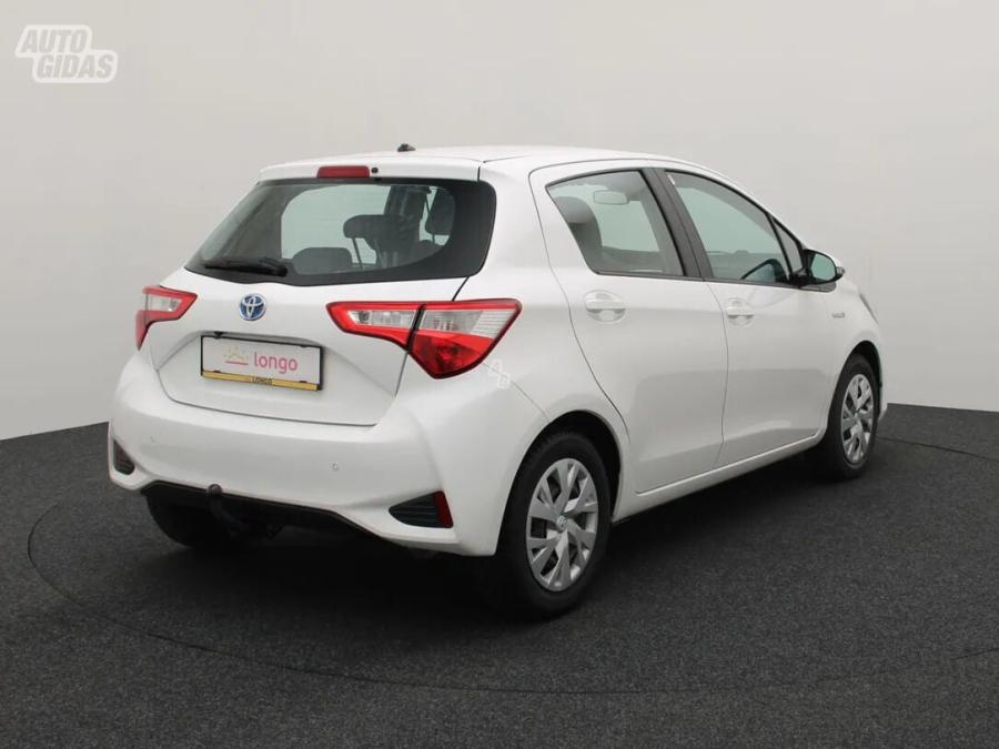 White Toyota Yaris 2020 in Vilnius, with an engine capacity of 1.50 L and mileage of 166 thousand km for 12199 €, photo 9 on AUTOMOTO.COM.LV