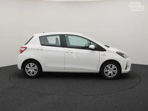 White Toyota Yaris 2020 in Vilnius, with an engine capacity of 1.50 L and mileage of 166 thousand km for 12199 €, photo 9 on AUTOMOTO.COM.LV