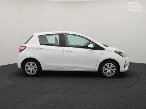 White Toyota Yaris 2020 in Vilnius, with an engine capacity of 1.50 L and mileage of 166 thousand km for 12199 €, photo 10 on AUTOMOTO.COM.LV