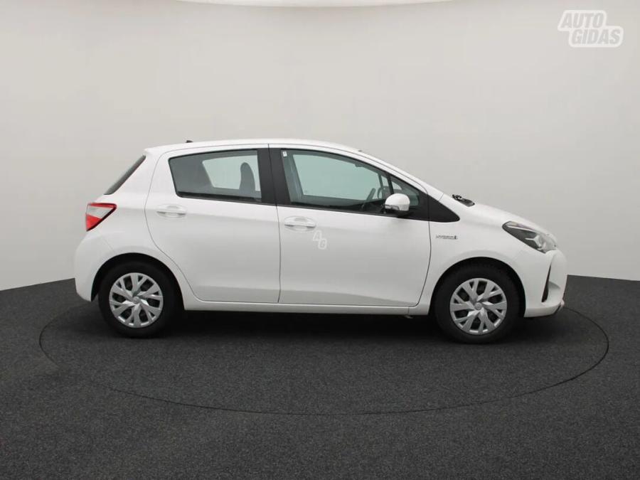 White Toyota Yaris 2020 in Vilnius, with an engine capacity of 1.50 L and mileage of 166 thousand km for 12199 €, photo 10 on AUTOMOTO.COM.LV