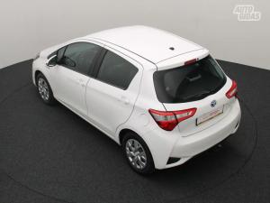 White Toyota Yaris 2020 in Vilnius, with an engine capacity of 1.50 L and mileage of 166 thousand km for 12199 €, photo 13 on AUTOMOTO.COM.LV