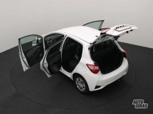 White Toyota Yaris 2020 in Vilnius, with an engine capacity of 1.50 L and mileage of 166 thousand km for 12199 €, photo 14 on AUTOMOTO.COM.LV