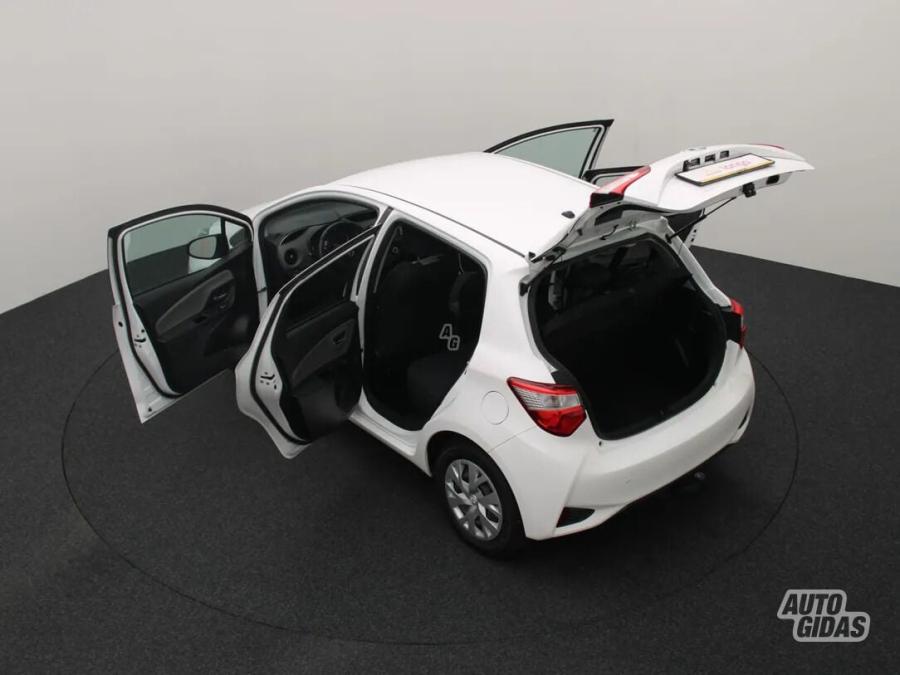 White Toyota Yaris 2020 in Vilnius, with an engine capacity of 1.50 L and mileage of 166 thousand km for 12199 €, photo 14 on AUTOMOTO.COM.LV