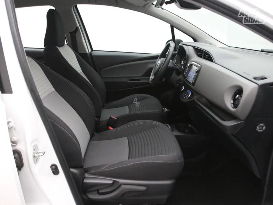 White Toyota Yaris 2020 in Vilnius, with an engine capacity of 1.50 L and mileage of 166 thousand km for 12199 €, photo 15 on AUTOMOTO.COM.LV