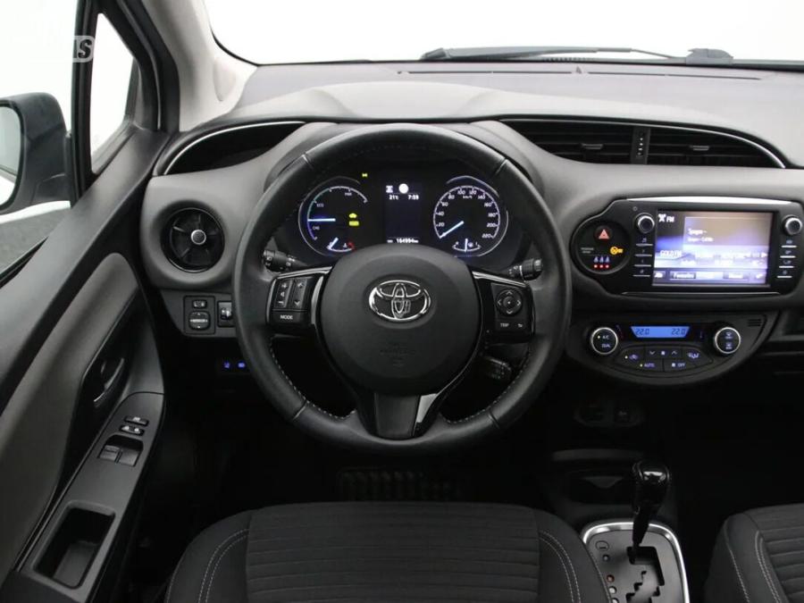 White Toyota Yaris 2020 in Vilnius, with an engine capacity of 1.50 L and mileage of 166 thousand km for 12199 €, photo 18 on AUTOMOTO.COM.LV