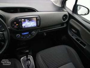 White Toyota Yaris 2020 in Vilnius, with an engine capacity of 1.50 L and mileage of 166 thousand km for 12199 €, photo 22 on AUTOMOTO.COM.LV