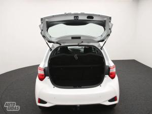 White Toyota Yaris 2020 in Vilnius, with an engine capacity of 1.50 L and mileage of 166 thousand km for 12199 €, photo 32 on AUTOMOTO.COM.LV