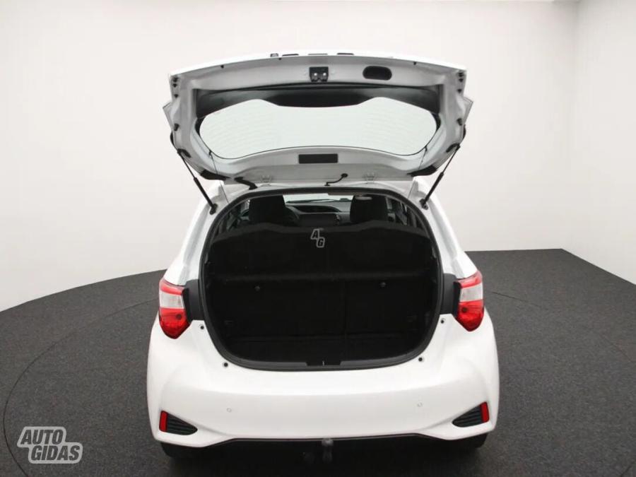 White Toyota Yaris 2020 in Vilnius, with an engine capacity of 1.50 L and mileage of 166 thousand km for 12199 €, photo 32 on AUTOMOTO.COM.LV