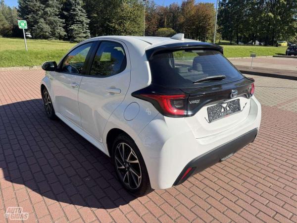 White Toyota Yaris 2020 in Vilnius, with an engine capacity of 1.50 L and mileage of 211 thousand km for 12550 €, photo 5 on AUTOMOTO.COM.LV