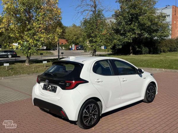 White Toyota Yaris 2020 in Vilnius, with an engine capacity of 1.50 L and mileage of 211 thousand km for 12550 €, photo 7 on AUTOMOTO.COM.LV