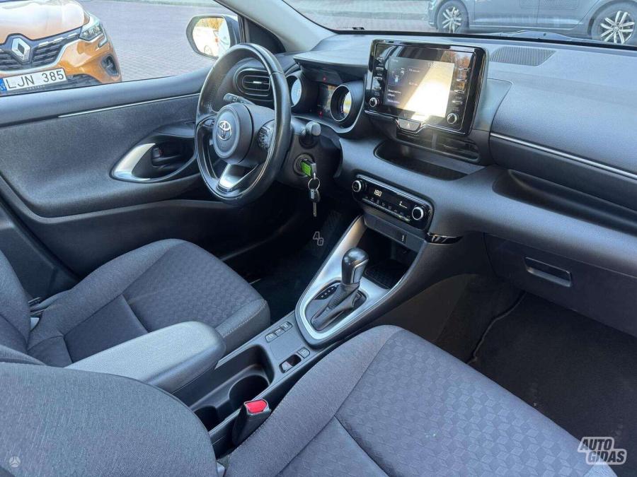 Balts Toyota Yaris 2020 Viļņa, ar dzinēja tilpumu 1.50 L un nobraukumu 211 tūkst. km par 12550 €, foto 17 vietnē AUTOMOTO.COM.LV
